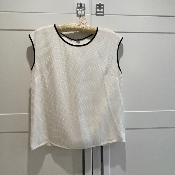 St. John | Tops | St Johns Cream Silk Shell With Black Piping Trim ...